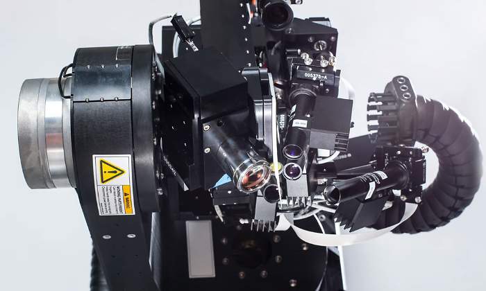 Elon Musk da más detalles de Neuralink: así es el robot que coserá ...